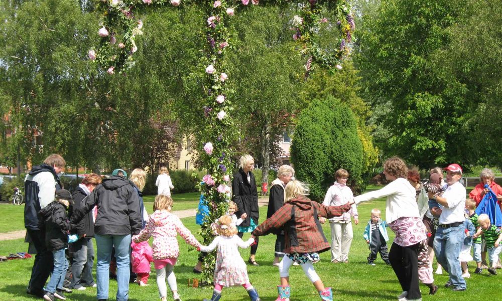 Midsommer i Sverige på fredag – Sankt Hans i Danmark på tirsdag – News ...