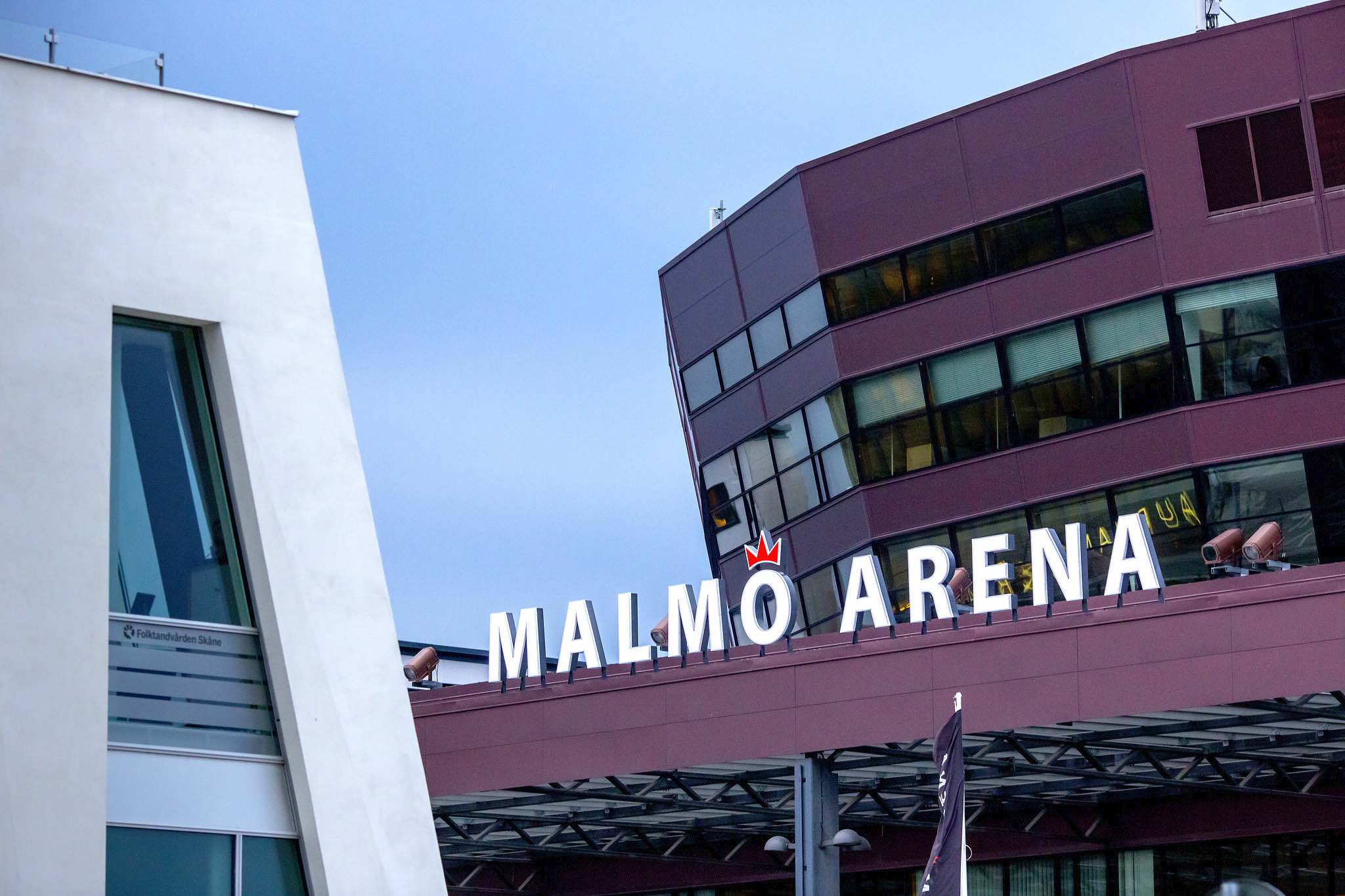 Skånsk byggematador sælger Malmö Arenas ejendomme, men beholder driften ...